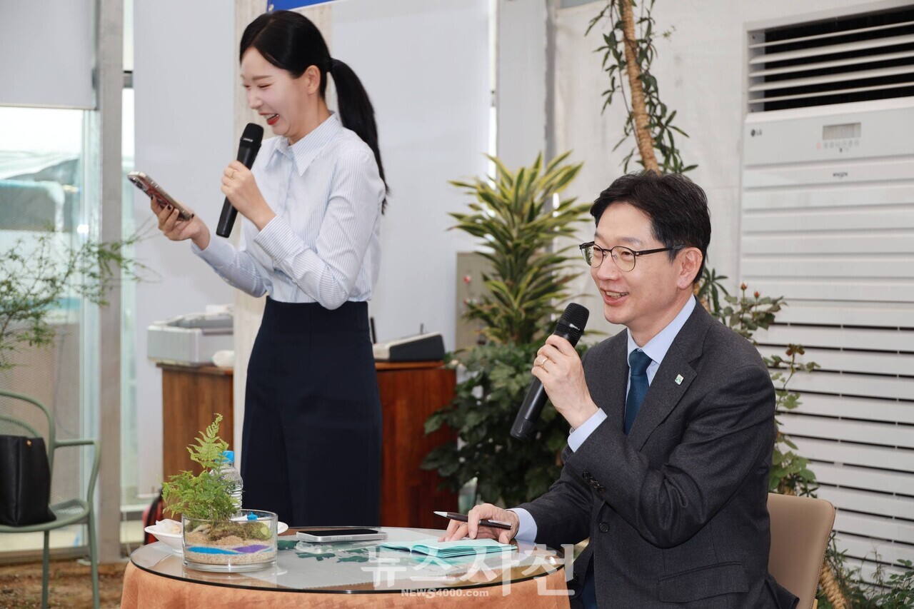 사천 찾은 김경수, 청년들과 2시간 대화···어떤 이야기 오갔나